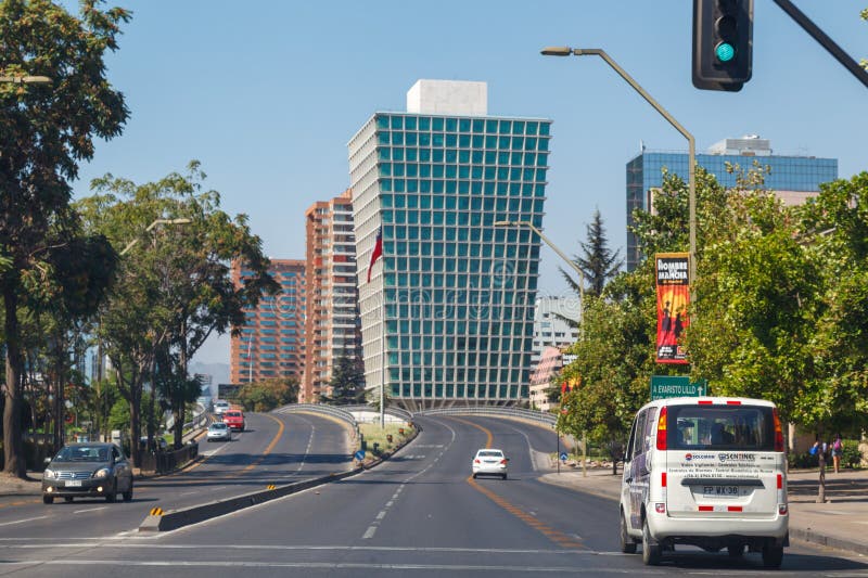 Edificios Modernos En La Avenida Apoquindo De Santiago De Chile Foto editorial - Imagen de ...