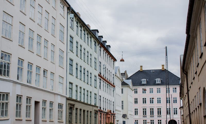 Edificios, Palacios Modernos En Copenhague, Dinamarca Foto de archivo ...