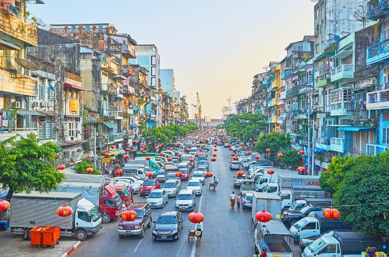 Myanmar - Rangún - La GRAN PAGODA De SHWEDAGON Foto de archivo ...