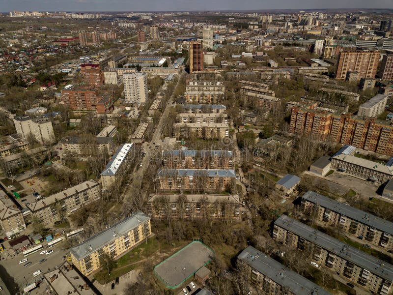 Edificios Rusos Viejos Y Nuevos Imagen de archivo - Imagen de alto ...