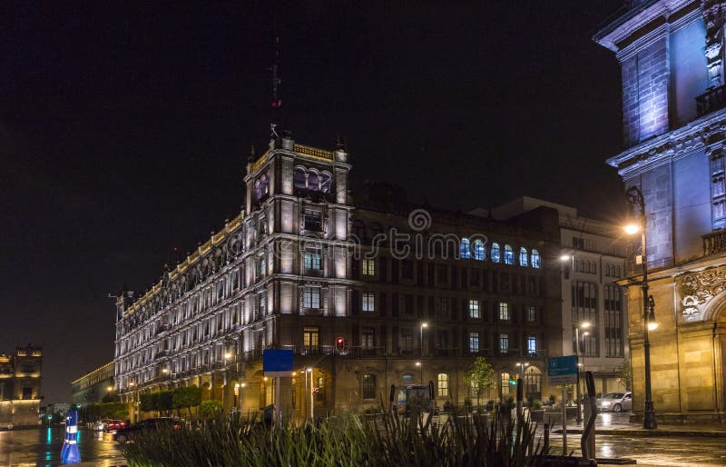 Edificios Y Monumentos De La Ciudad De México Foto de archivo - Imagen de dorado, coches: 127400170