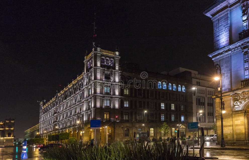 Edificios Y Monumentos De La Ciudad De México Foto de archivo - Imagen de dorado, coches: 127400170