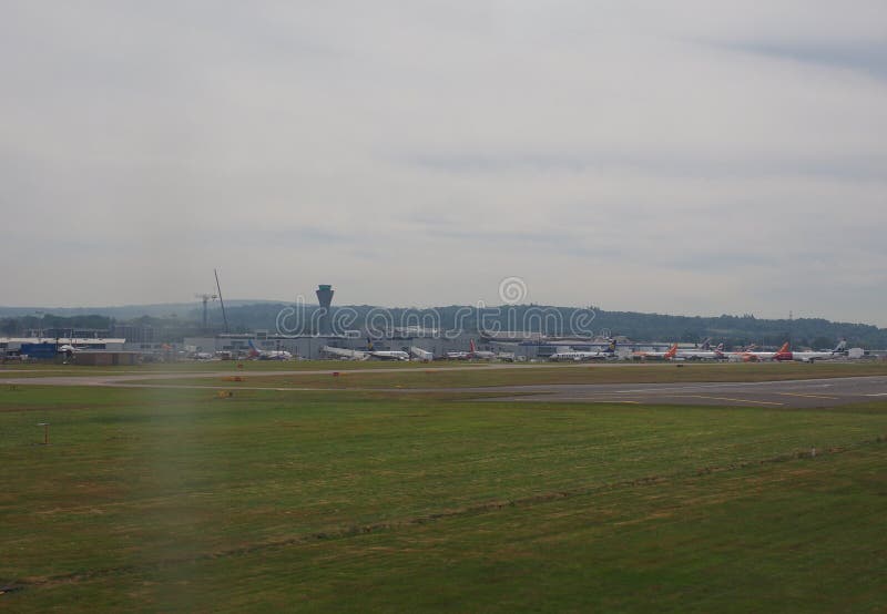 Edinburgh Airport runway editorial photo. Image of great - 124026006