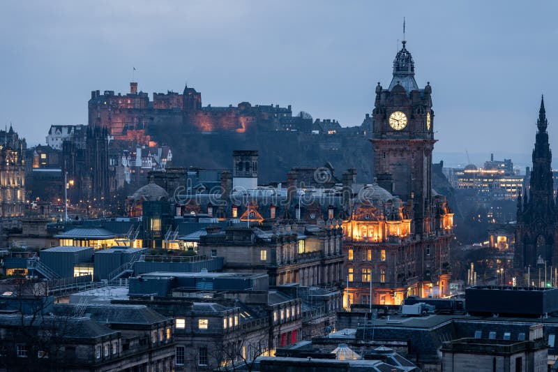 The Edinburgh Skyline at Dusk Stock Photo - Image of summer, clear ...