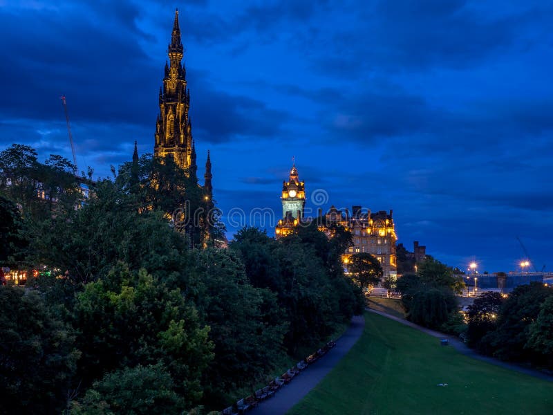 Edinburgh skyline at night stock photo. Image of great - 97813272