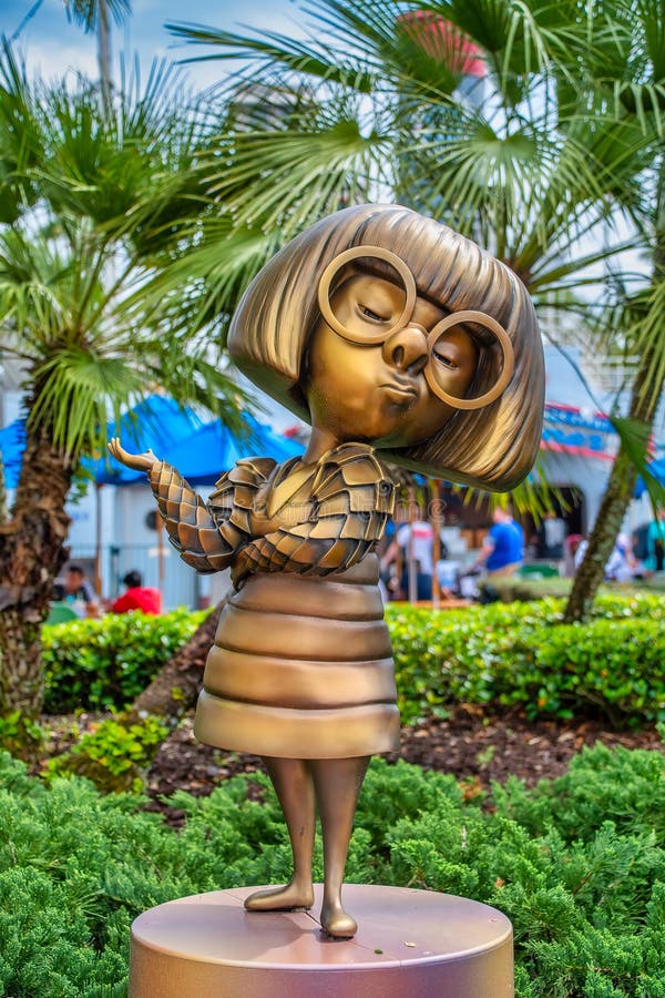 Edna Mode Gold Statue 50th Anniversary Disney Editorial Stock Photo ...