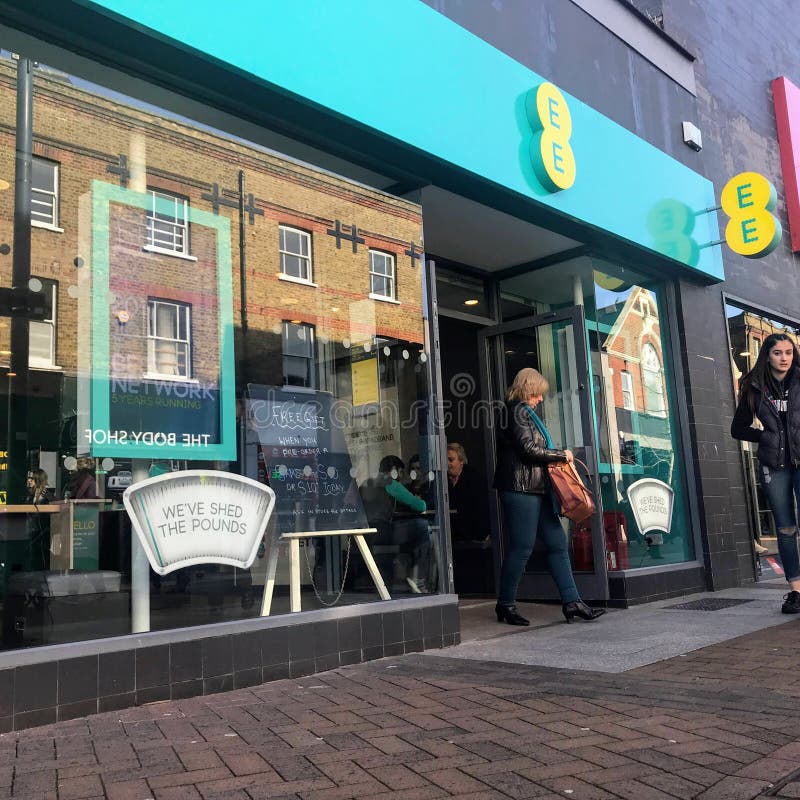 EE store editorial photo. Image of telekom, respective - 140412111