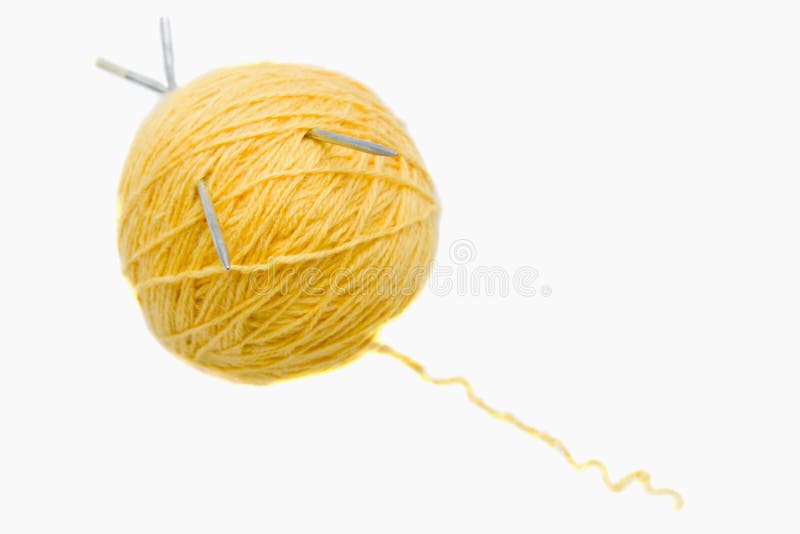 Een bol gele wol stock afbeelding. Image of breien, huisvrouw - 29556679