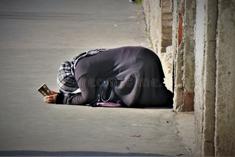 Een Bedelaar in Het Toeristencentrum Van Rome Redactionele Afbeelding ...