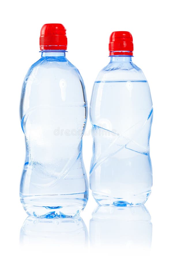 Twee flessen water stock afbeelding. Image of water, trillend - 29946975