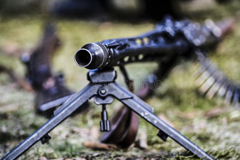 Een Geweer Van Machinegeweer Met Munitie, Openlucht Stock Afbeelding ...