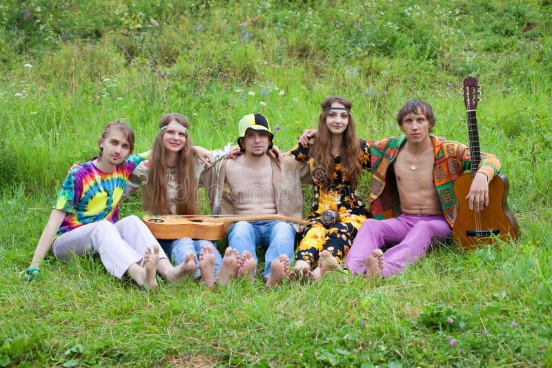 Een groep jonge hippies stock foto. Image of modieus - 27104312