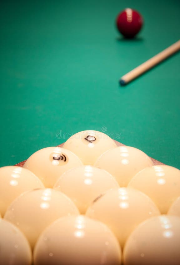 Een groep witte ballen stock afbeelding. Image of groen - 9088475