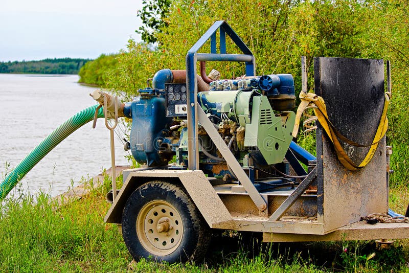 Het Water Van Het De Pompafvoerkanaal Van Het Water Van Rivier Stock ...