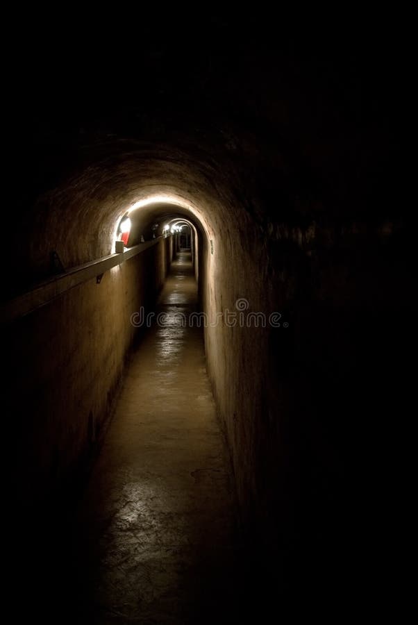 Een Hol in Een Ondergrondse Stad Stock Afbeelding - Image of spoor ...