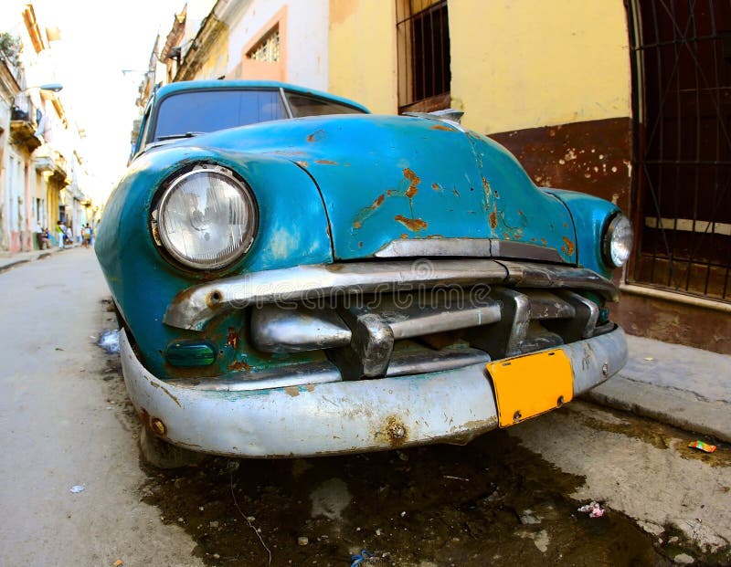 Een Klassieke Oude Auto is Blauwe Kleur Stock Foto - Image of grunge ...