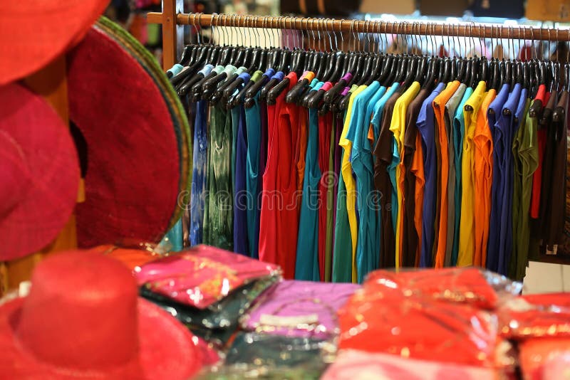 Een Kledingstuk in De Winkel Stock Foto - Image of eerlijk, verkoop ...