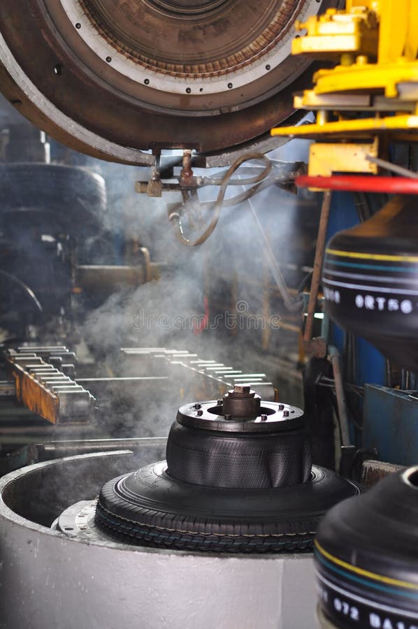 Een Nieuwe Band in Het Productieproces Stock Foto - Image of ruim ...