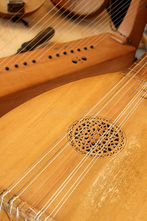 Een oude luit stock afbeelding. Image of verwezenlijking - 2649317