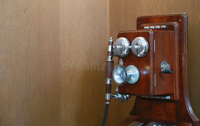 Een Oude Vorm Van Telefoon in De Ruimte Stock Foto - Image of telefoon ...