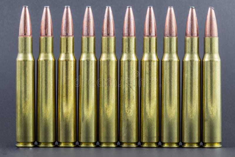 Een rij van munitie stock foto. Image of zwart, kogel - 89166990