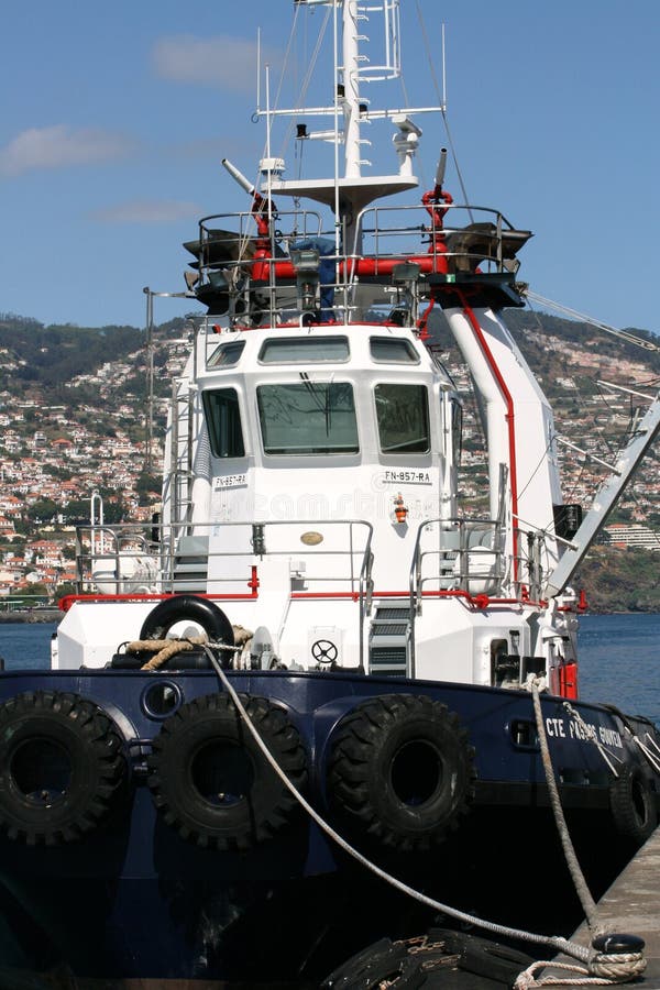 Sleepboot redactionele foto. Image of macht, sinaasappel - 29826311