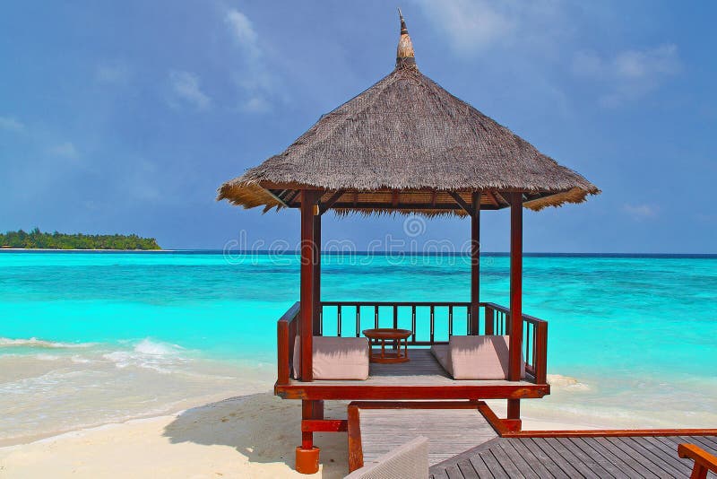 Een Strandhut Op Het Tropische Strand Stock Afbeelding - Image of ...