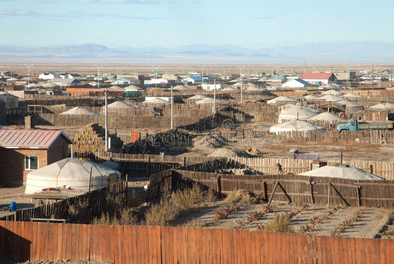 Een Typische Mongoolse Stad Stock Afbeelding - Image of nomaden, huis ...