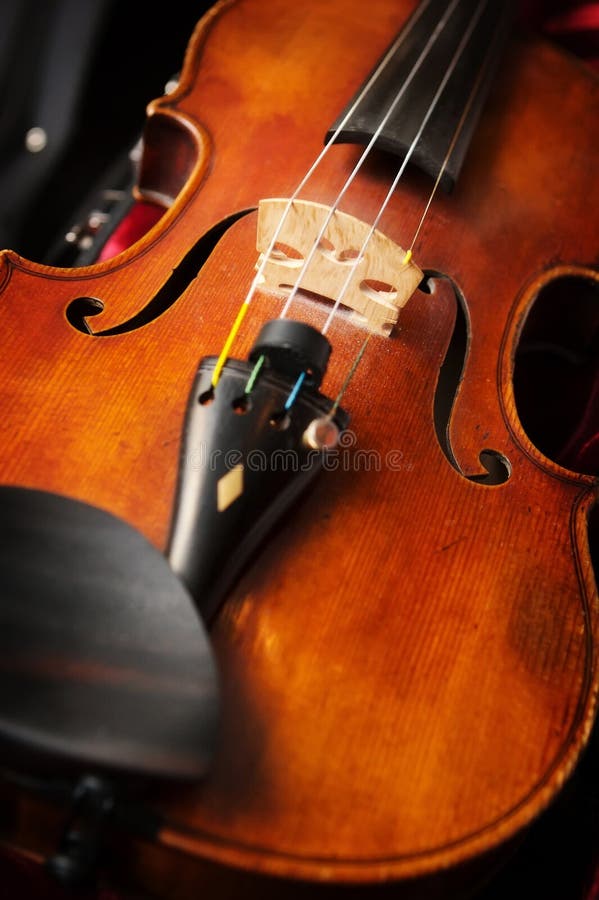 Een Viool in Een Vioolkoffer Stock Foto - Image of sinaasappel, begrip ...