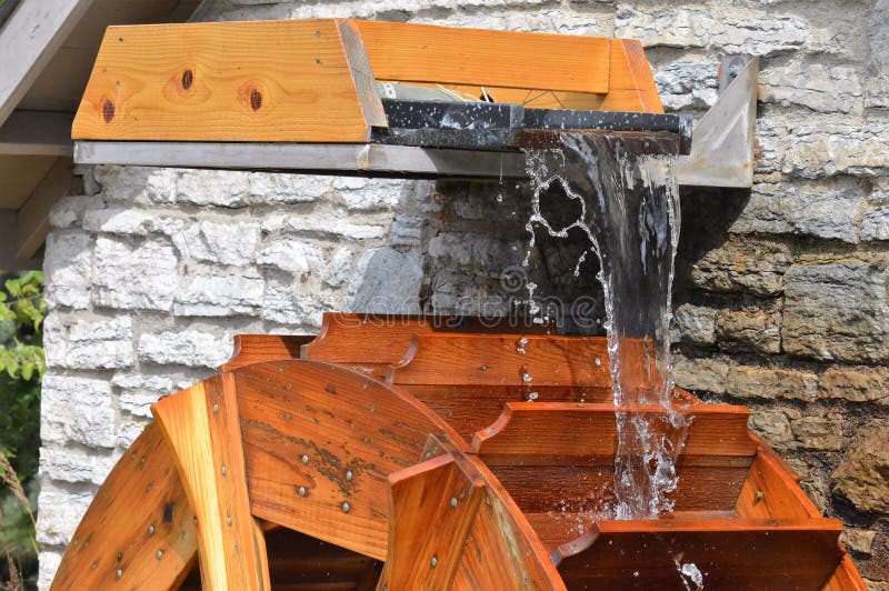 Een Waterwiel Op Een Gebouw Stock Afbeelding - Image of nave, symbool ...