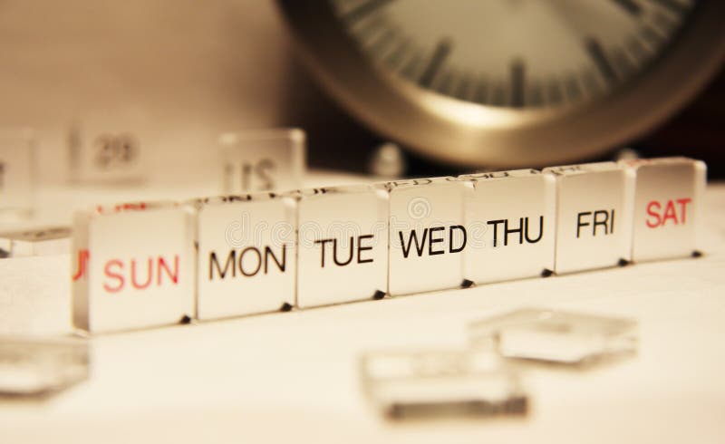 Dagen van de Week stock afbeelding. Image of houten, kleuren - 14098031