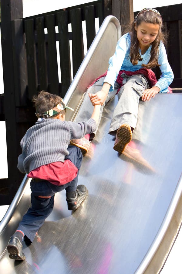 Een Zuster Die Haar Broer Opheft Stock Afbeelding - Image of gedrag ...