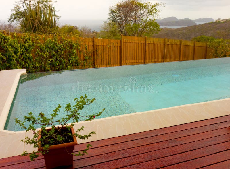 Een Zwembad in De Keerkringen Stock Foto - Image of landschap ...