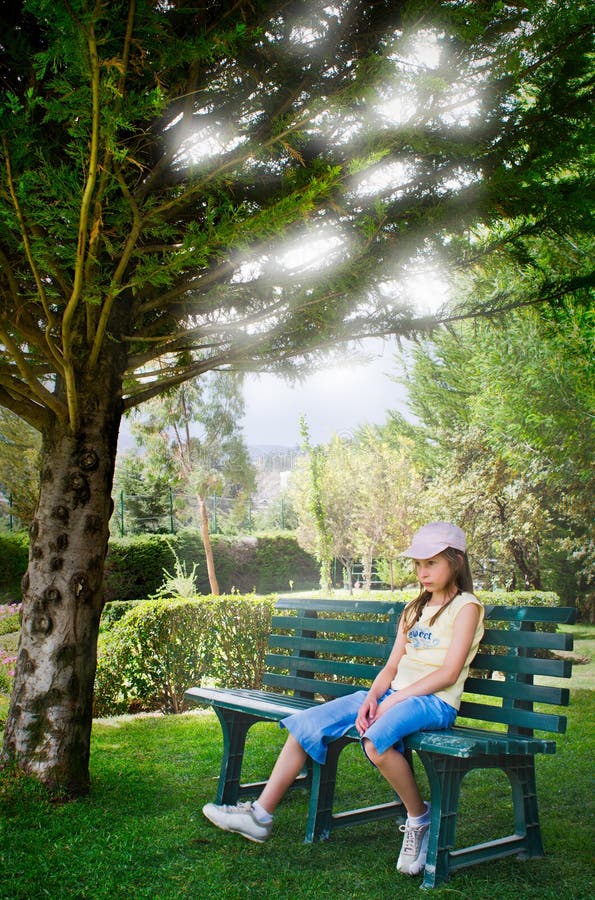 Eenzaam meisje stock afbeelding. Image of buiten, eenzaam - 7745839