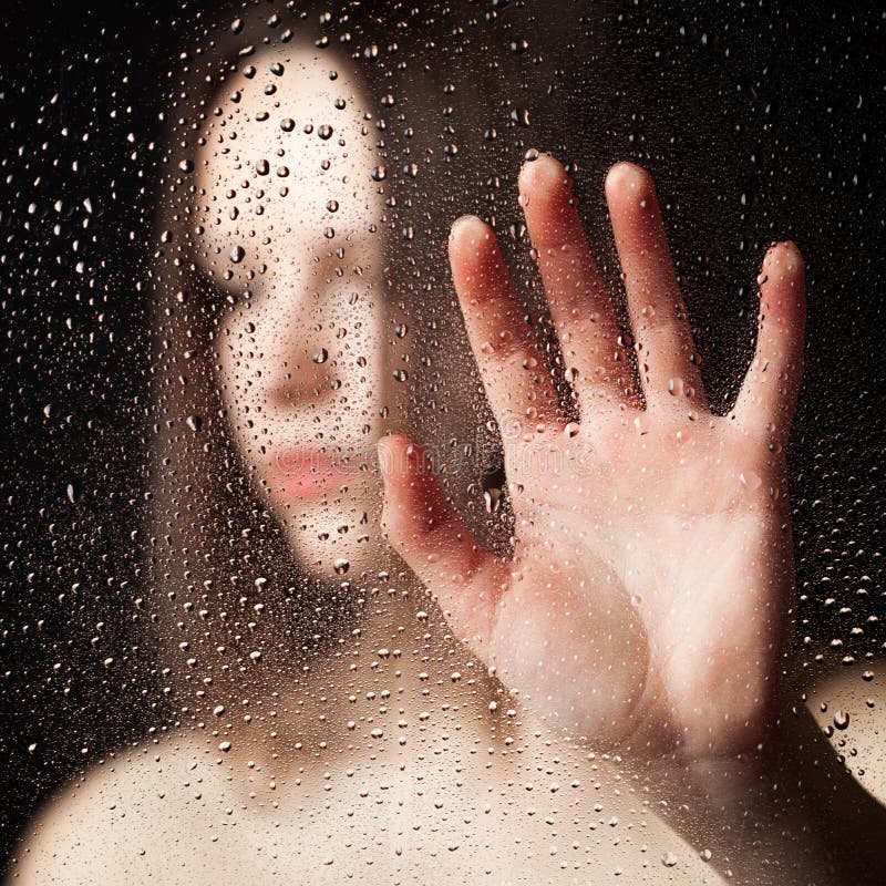 Eenzame Vrouwen Met Uitgestrekte Hand Stock Foto - Image of depressie ...