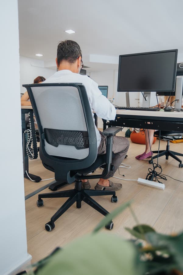 Efficient Business Team Utilizing Technology for Strategic Planning and ...