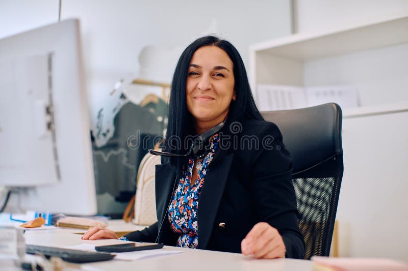 Efficient Call Center Agent Providing Seamless Customer Assistance ...