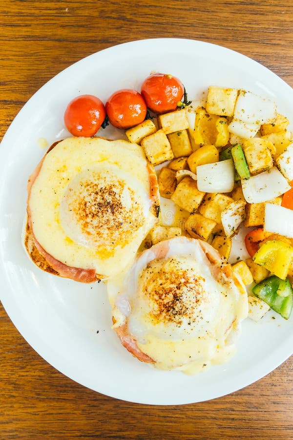 Egg Benedict with Vegetable for Breakfast Stock Photo - Image of sauce ...