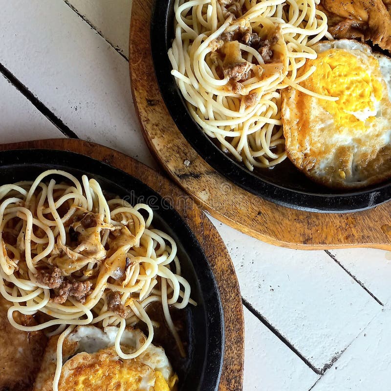 Egg Spaghetti on a Hot Plate Stock Photo - Image of plate, delicious ...
