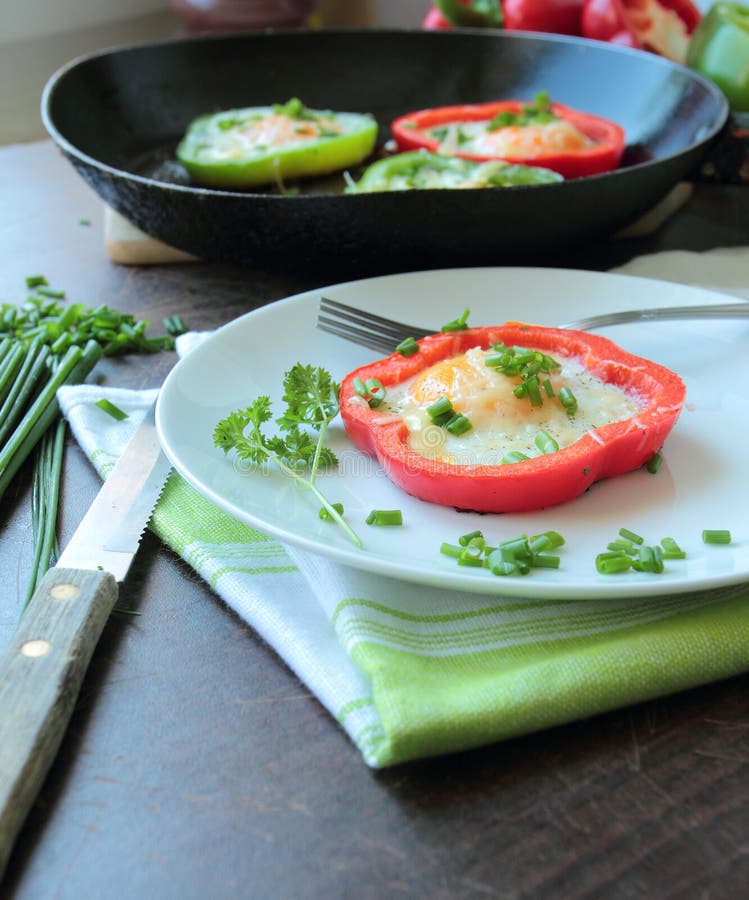 Egga frito foto de archivo. Imagen de carne, pimientas - 41203932