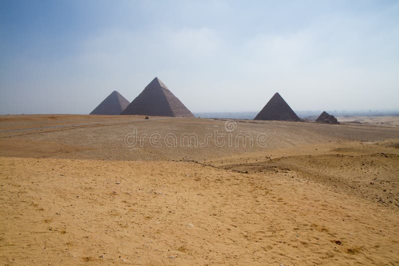 Egypten pyramider fotografering för bildbyråer. Bild av afrika - 101927309