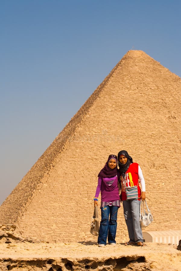 Egyptian Girls Pose Pyramid Cheops Editorial Photo - Image of egyptian ...