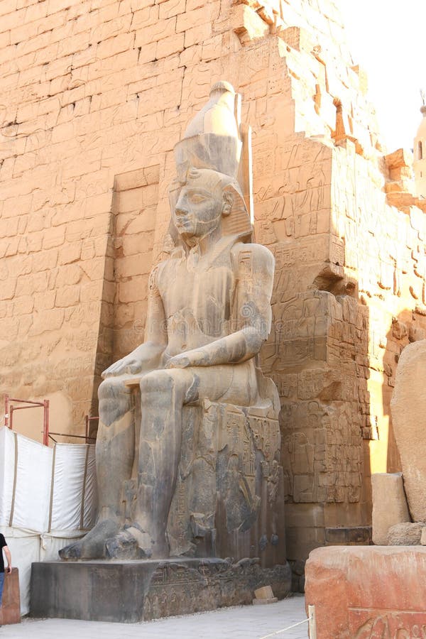 Egyptian King Statue at Luxor Temple Editorial Stock Photo - Image of ...