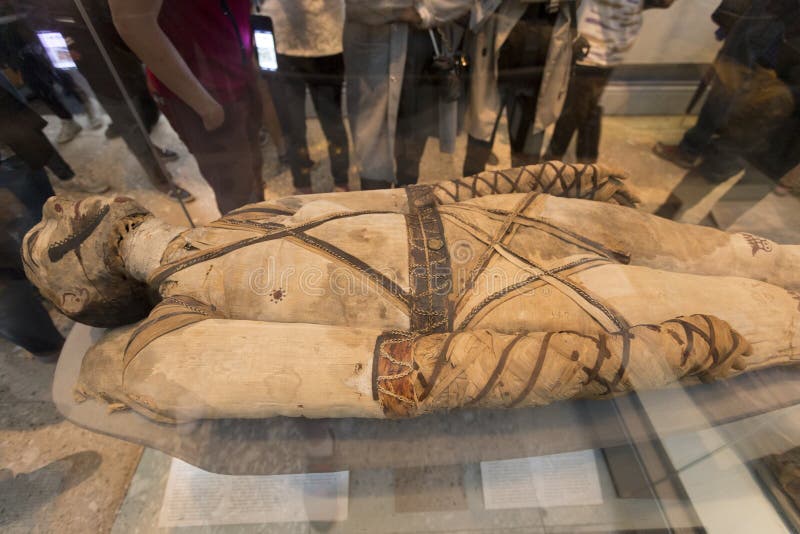 Egyptian Mummy Inside the British Museum Editorial Photo - Image of ...