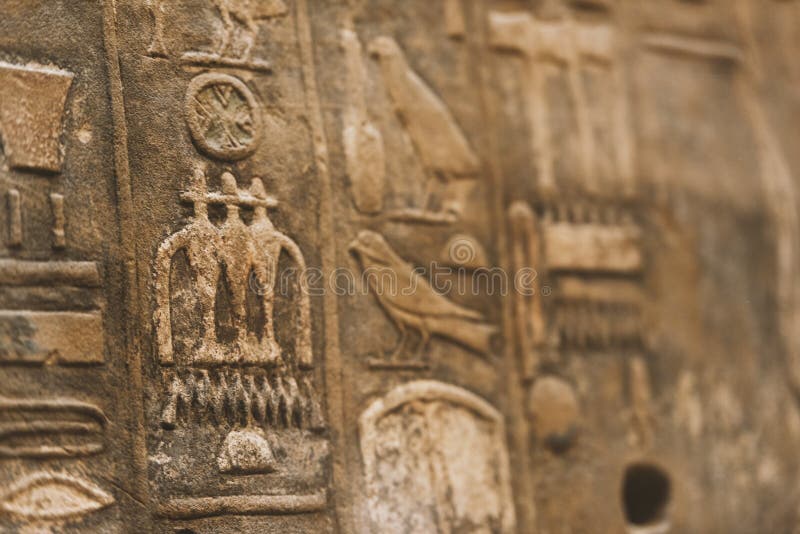 Egyptiska Hieroglyf I Detalj Redaktionell Arkivfoto - Bild av medel ...