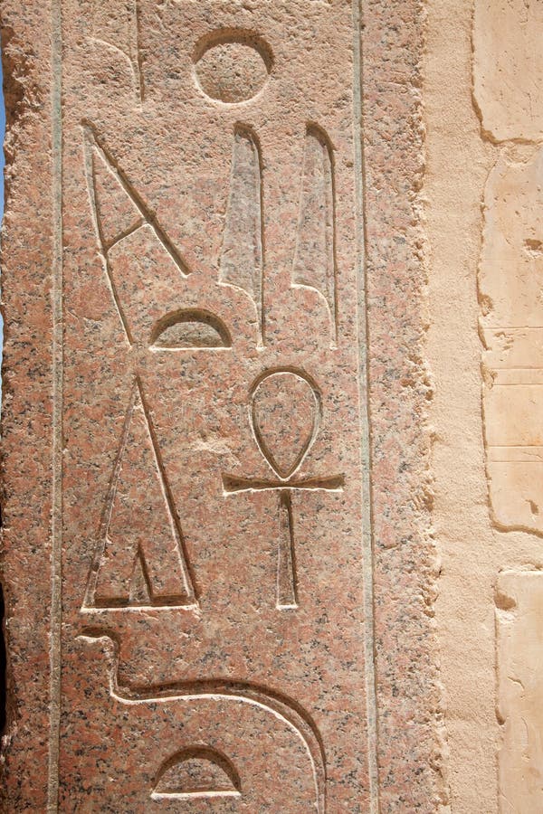 Egyptiska Hieroglyf: Tempel Av Hatshepsut Arkivfoto - Bild av evighet ...