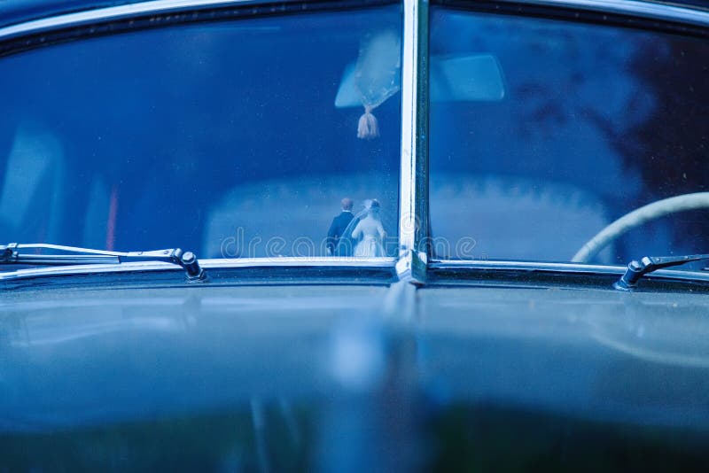 Ehemann Und Frau an Einer Hochzeit Im Auto Stockbild - Bild von liebe ...