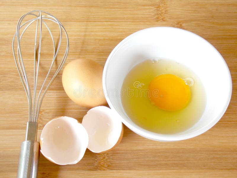 Ei und Eigelb stockbild. Bild von hintergrund, kochen - 64059797