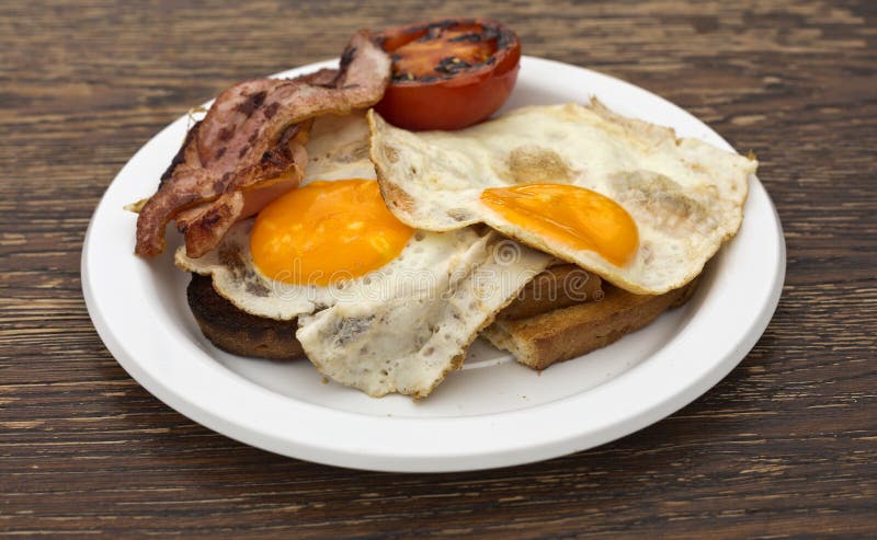 Eier, Speck Und Tomate Auf Toast Stockfoto - Bild von frühstück, toast ...