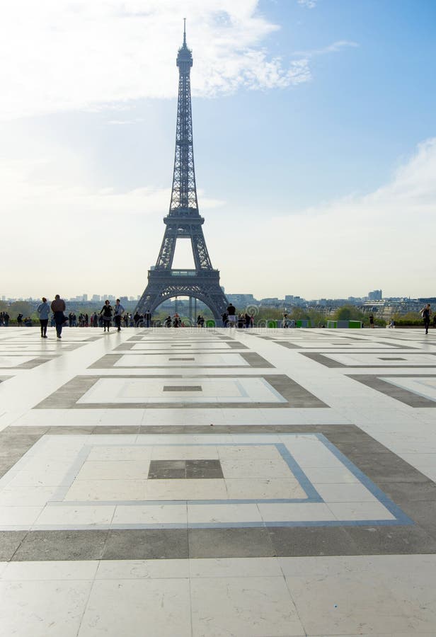 Eifell Tower plaza editorial image. Image of portrait - 40854245
